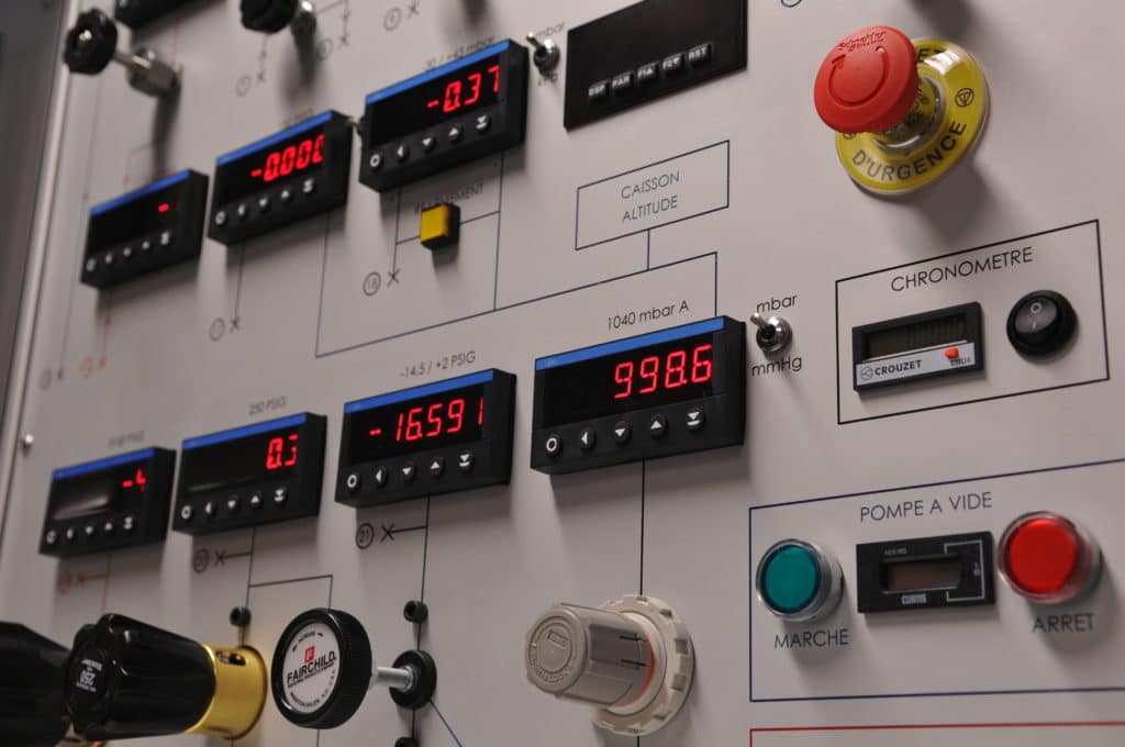 Test benches with high performance regulation